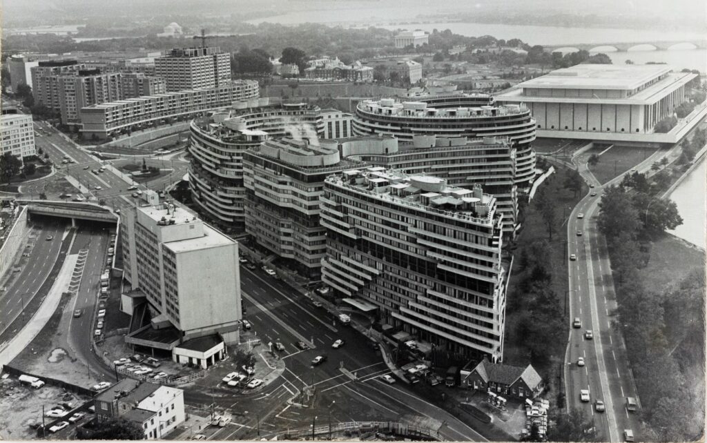Watergate: The Building and the Scandal - Washington Walks